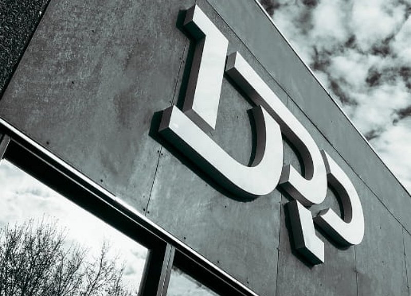 Facadeskiltning & pyloner - Auto House Branding